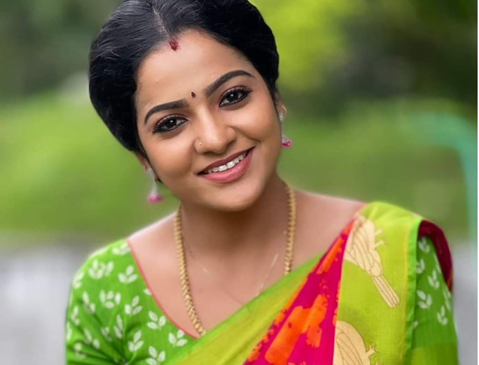 Tamil Actress VJ Chithra Found Dead In A Hotel Room | Glamsham