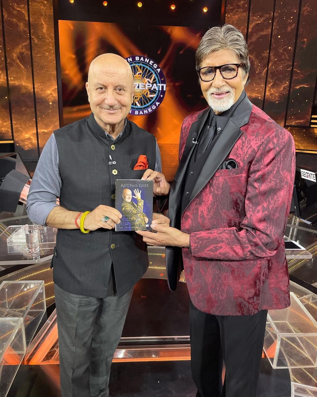 Anupam Kher Gifts His Latest Book To Amitabh Bachchan | Glamsham