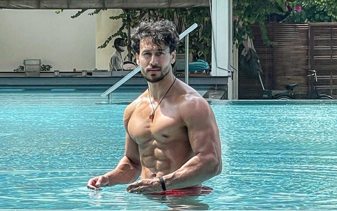 Tiger Shroff's Pool Picture Flaunts His Perfect Washboard Abs