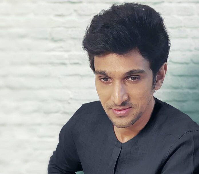 Pratik Gandhi's Monologue In 3 Languages Is A Record