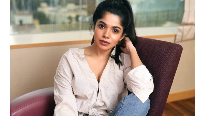 Divya Bharathi Turns Emotional At Bachelor Press Meet