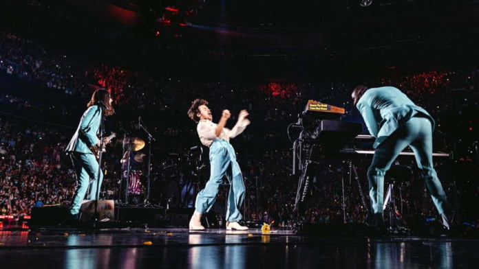 Harry Styles Styles Up As Dorothy For 'Harryween' Show