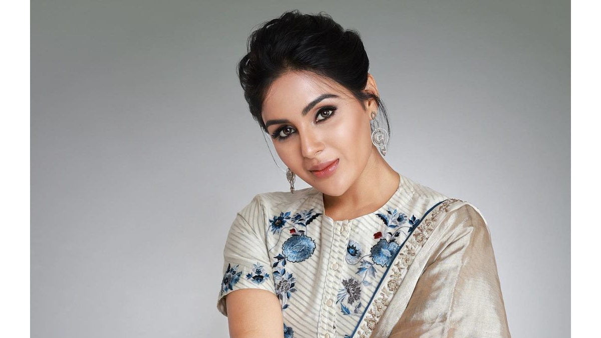 South Sensation Samyuktha Menon's Latest Photoshoot Oozes Oomph