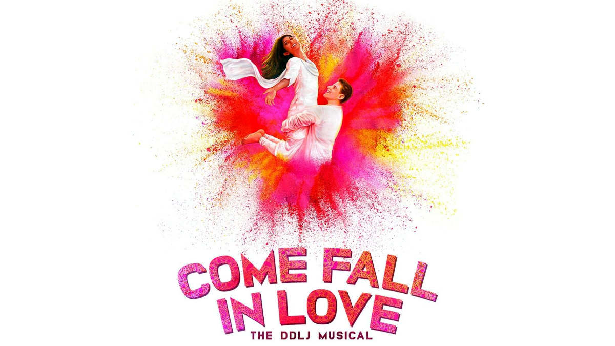 Standing Ovation For 'Come Fall In Love' On The First Night!