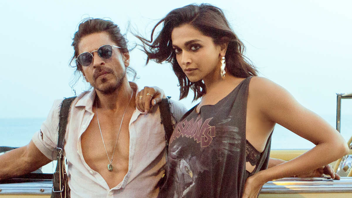 Shah Rukh Khan-Deepika Padukone Looking Drop Dead Gorgeous In 'Jhoome Jo Pathaan'