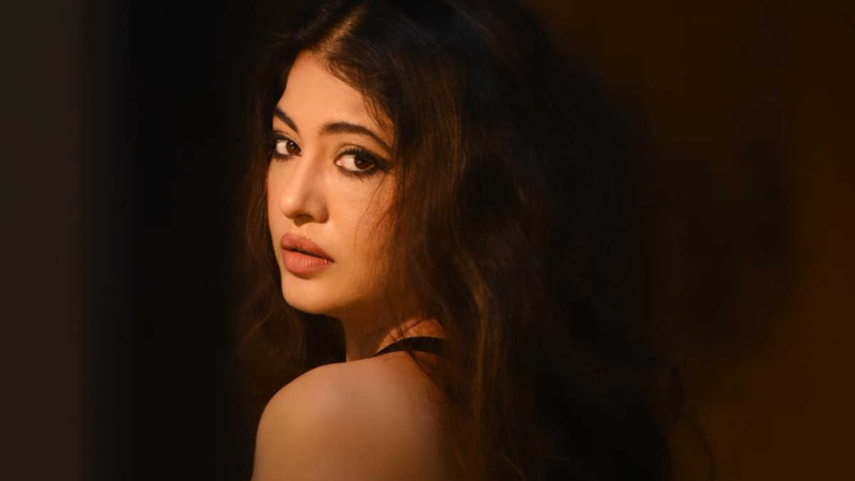 Poonam Rajput Roped In Anurag Kashyap's Short Film 'Chaar Chappalein ...