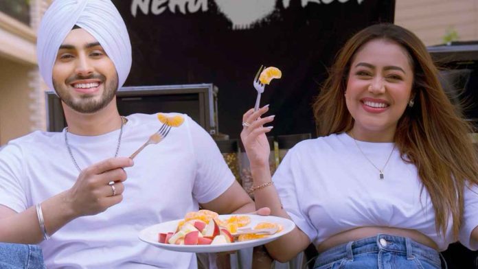 Rohanpreet Singh Gifts Wife Neha Kakkar A Super Romantic Love Song ...