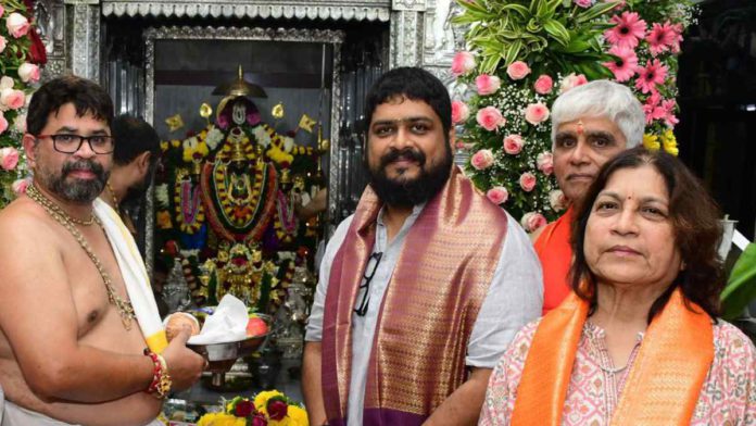 On The Auspicious Occasion Of Ram Navmi, Director Om Raut Visits Sacred ...
