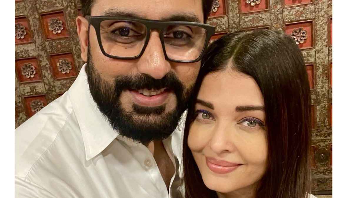 Aishwarya Rai And Abhishek Bachchan Hug Each Other And Twinning In White As They Celebrate Their ...