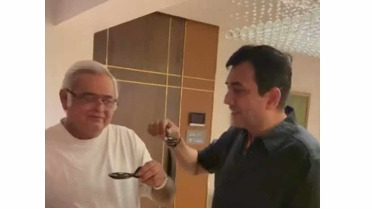 Hansal Mehta Recreates 'Khana Khazana' Moment With Show's Star Sanjeev ...