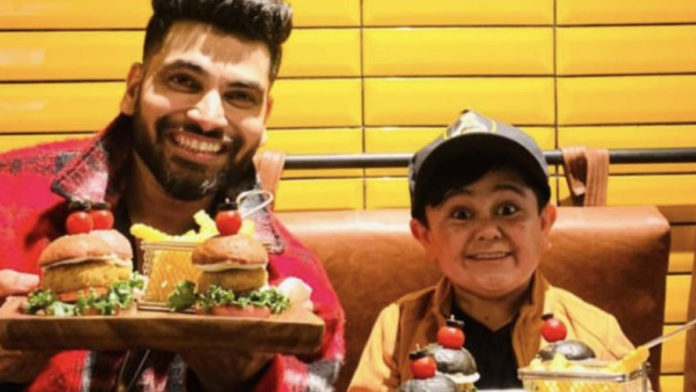 Shiv Thakare, First Guest At Abdu Rozik's Burger Restaurant 'Burgirr ...