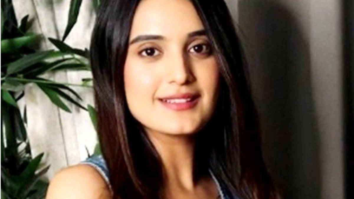 'Ajooni' Actress Ayushi Khurana Shares Hydration Tips For Summers