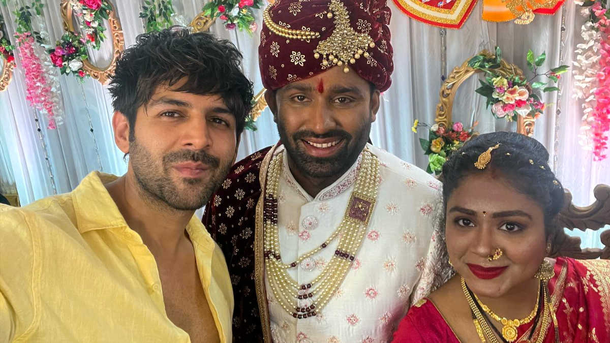 Kartik Aaryan Attends His Bodyguard's Wedding, Poses For Pictures