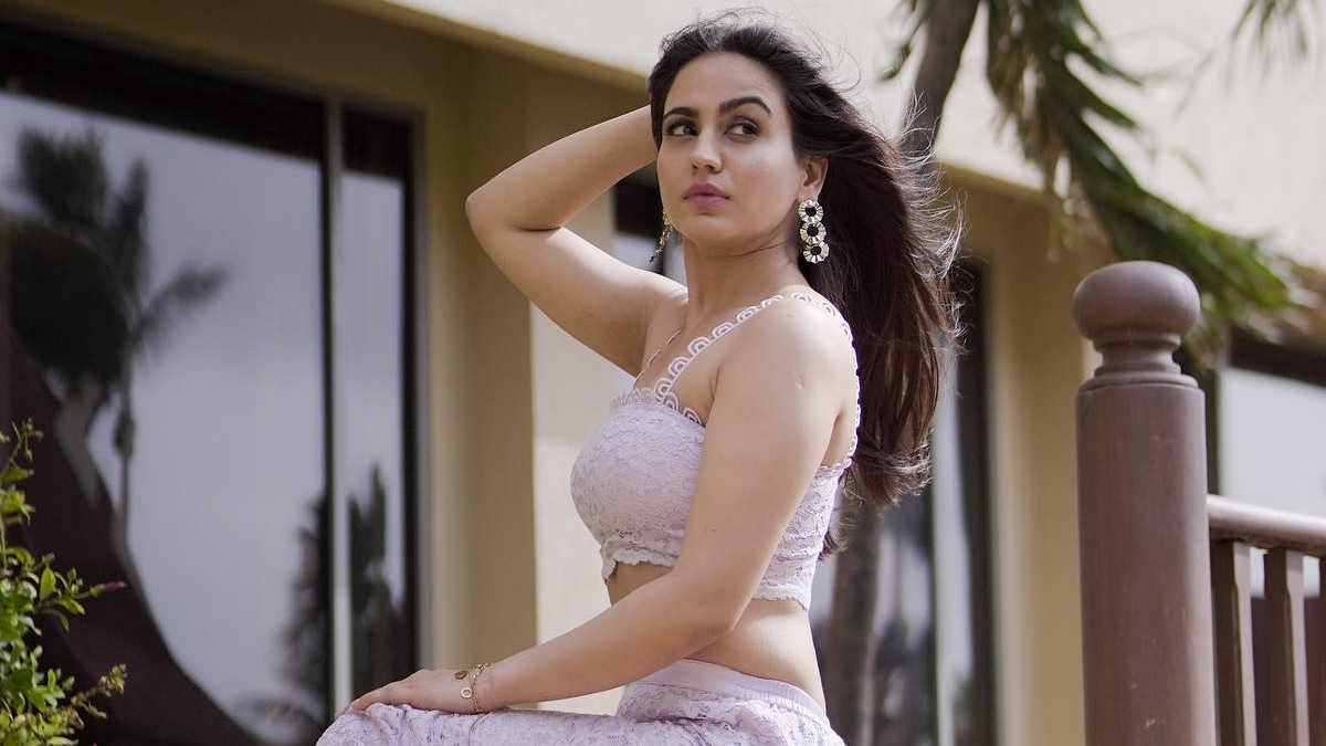 Aksha Pardasany Captivated Audiences In 'Rafuchakkar' | Glamsham