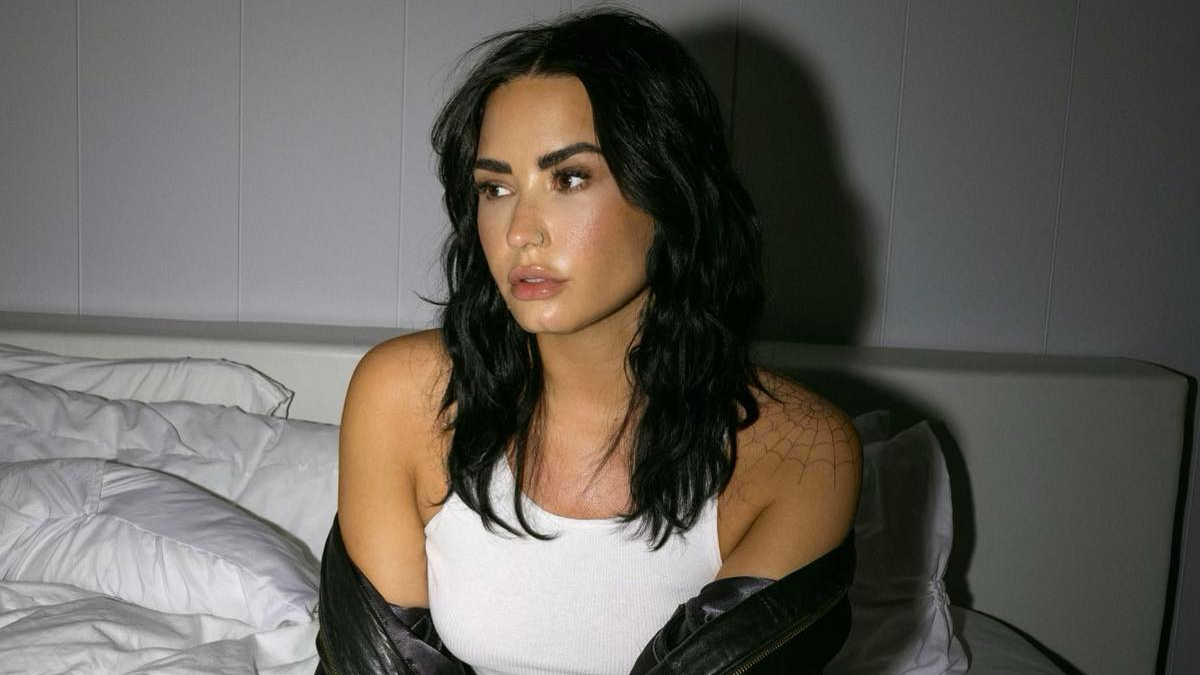 Demi Lovato Returns To She/her Pronouns As Explaining They/them Was ...