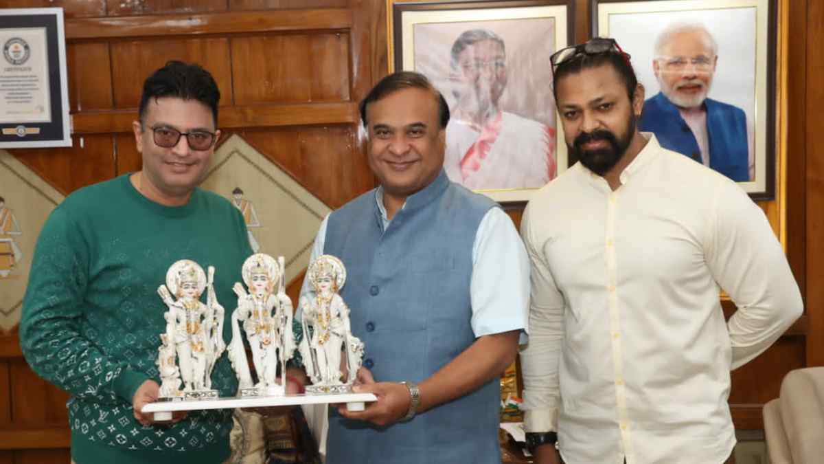 Producer Bhushan Kumar & Actor Devdatta Nage Meet The Honourable Chief ...