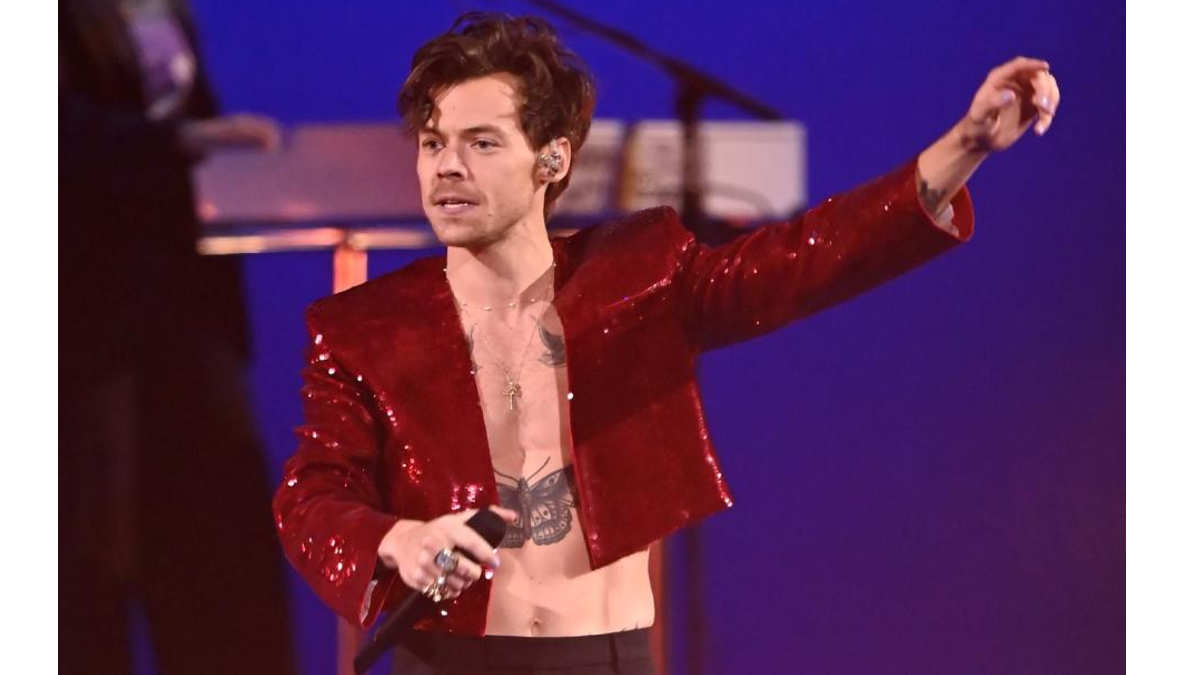 Harry Styles Hit In The Face Again While On Stage, No Flowers This Time