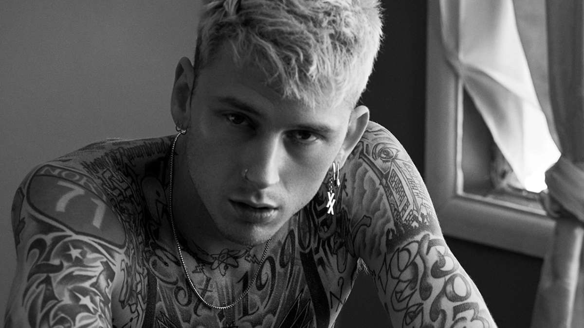 Machine Gun Kelly Punches A Fan In The Face During Gig