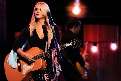 Miranda Lambert Stops Singing 'Tin Man' In Concert To Call Out Fans ...