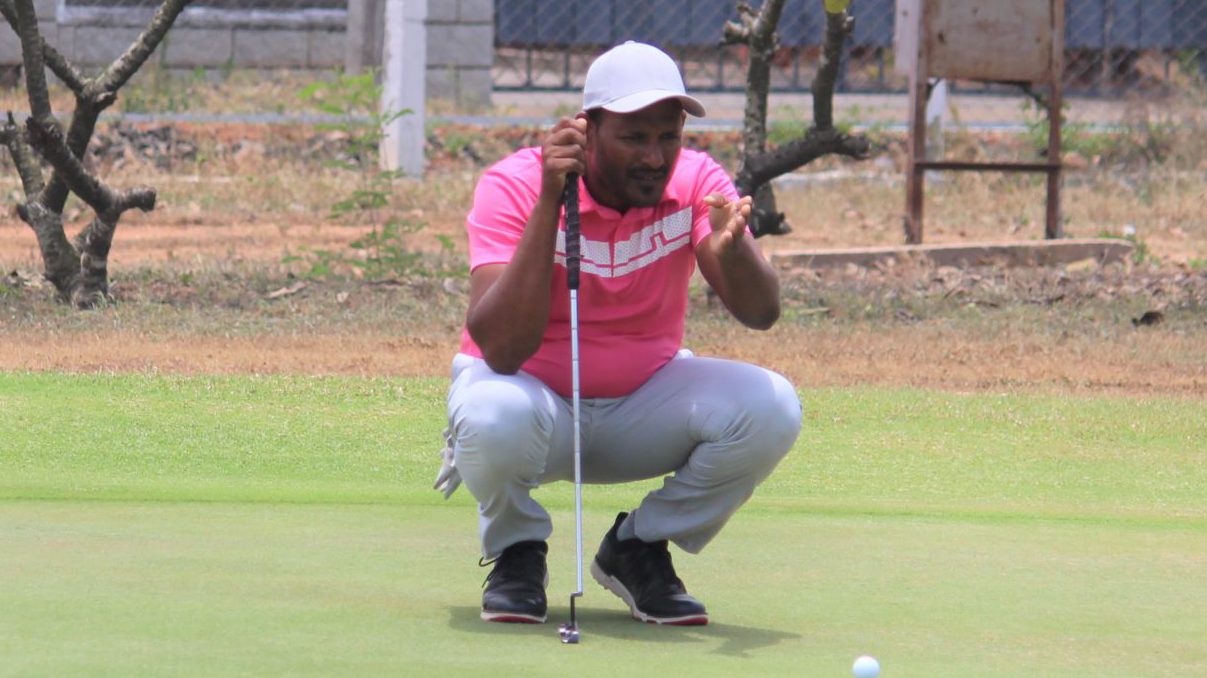 Coimbatore Open Golf: Thangaraja Shares Lead With Rookies Saptak Talwar ...