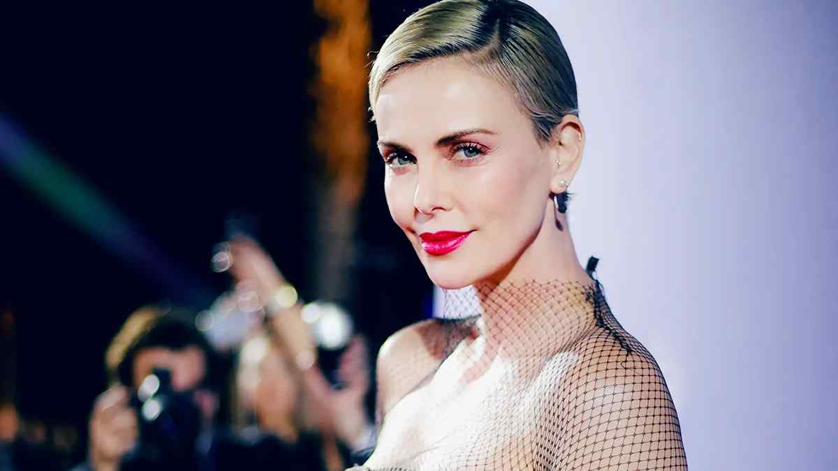 No Facelift : Charlize Theron Debunks Rumours About Her 'different' Look