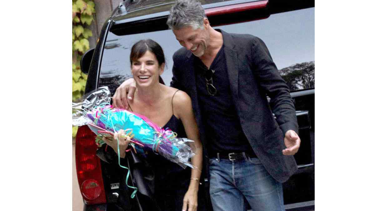 Sandra Bullock, Late Bryan Randall Seen Dancing In A Moonlit Night In ...