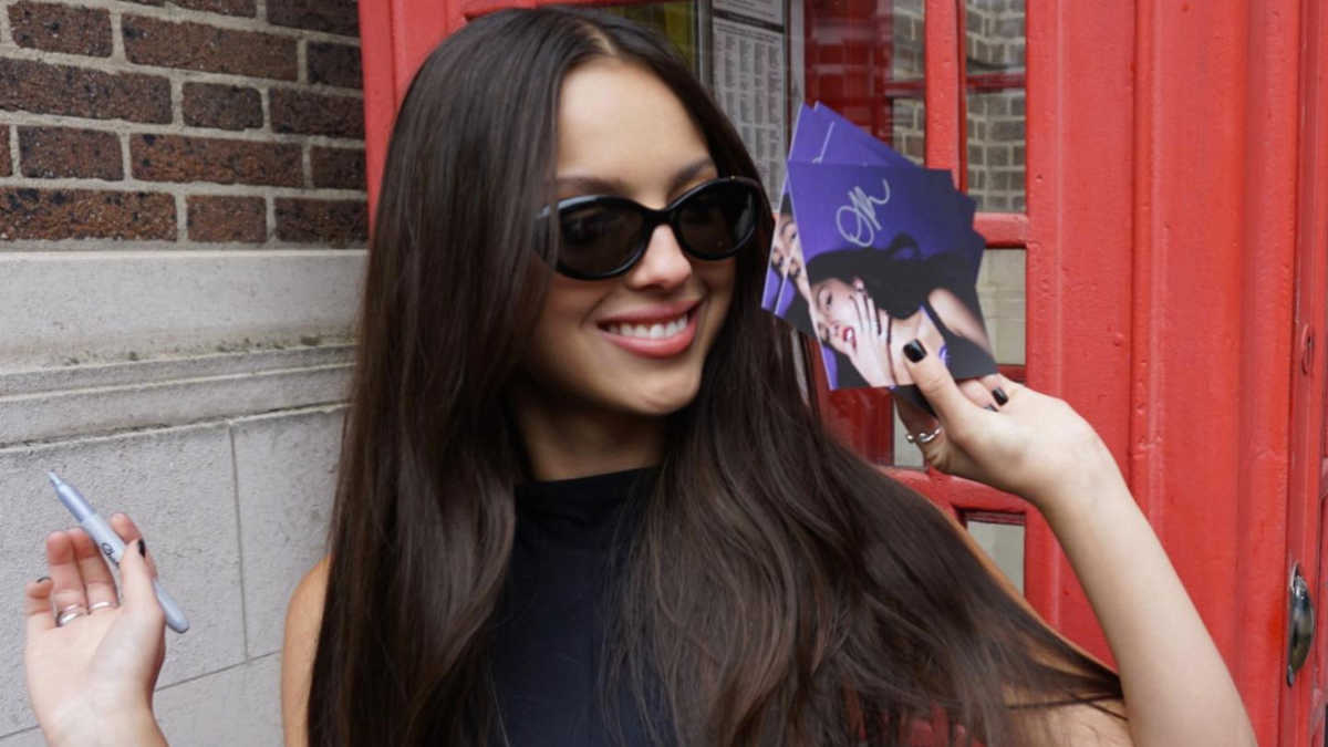 Olivia Rodrigo Accused Of Ripping Off Material From Miley Cyrus | Glamsham