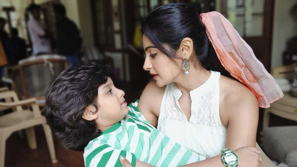 Yukti Kapoor Opens Up On Her Role In 'Keh Doon Tumhein' | Glamsham