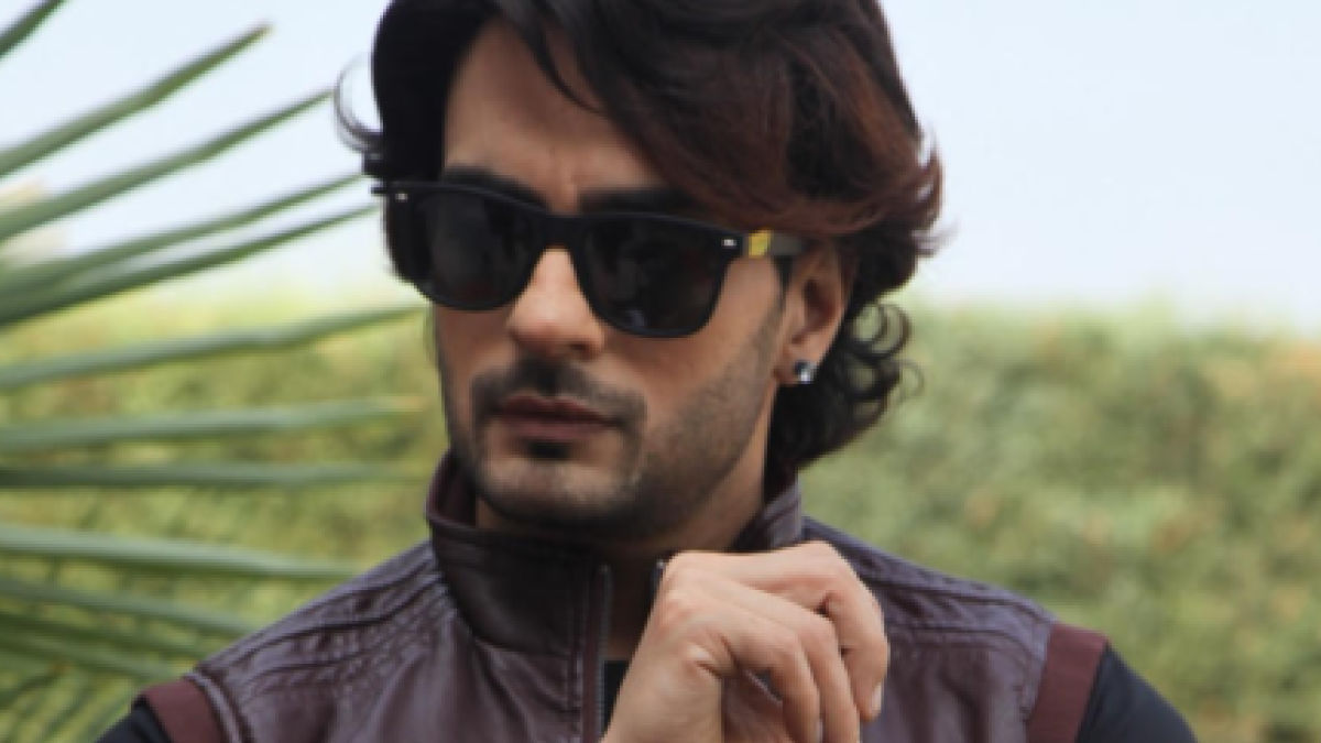 Angad Hasija Plays Egocentric Paras Durrani In 'Pashminna - Dhaage ...