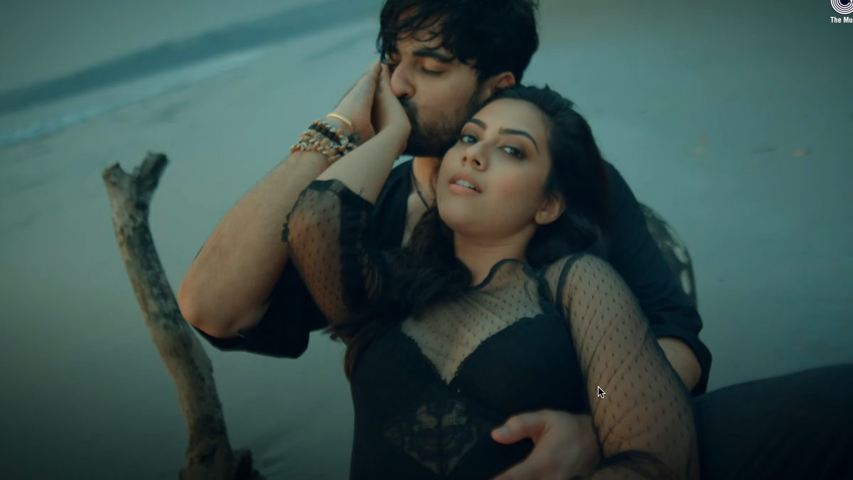 Dev Negi, Priya Saraniya Remake 'Jo Haal Dil Ka' Blending Old With New | Glamsham