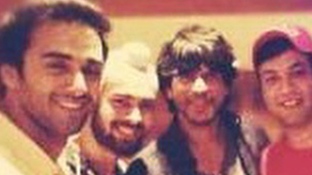 Mrigdeep Singh Lamba Shares Old BTS Pic Of Fukraas With Shah Rukh Khan ...