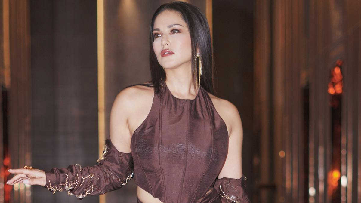 Sunny Leone Adds New Layer Of Sensuality With Her Moves In ‘Mera Piya ...