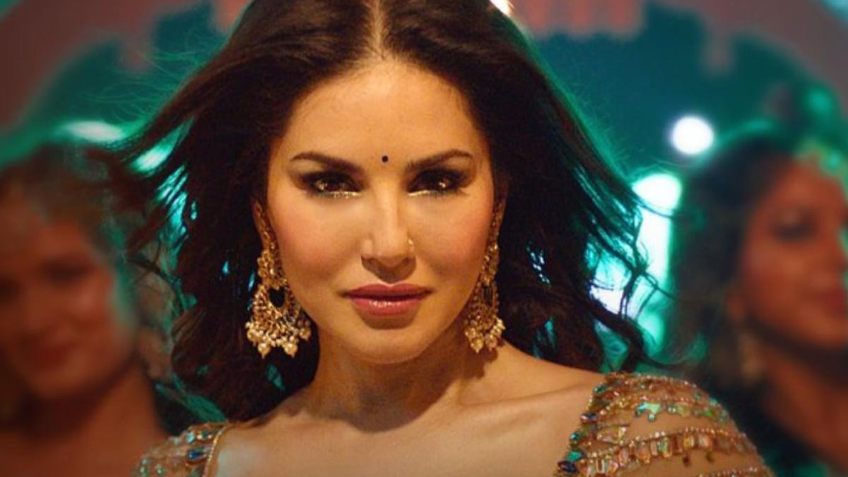 Sunny Leone Pays A Tribute To Madhuri Dixit With 'Mera Piya Ghar Aaya 2.0' | Glamsham