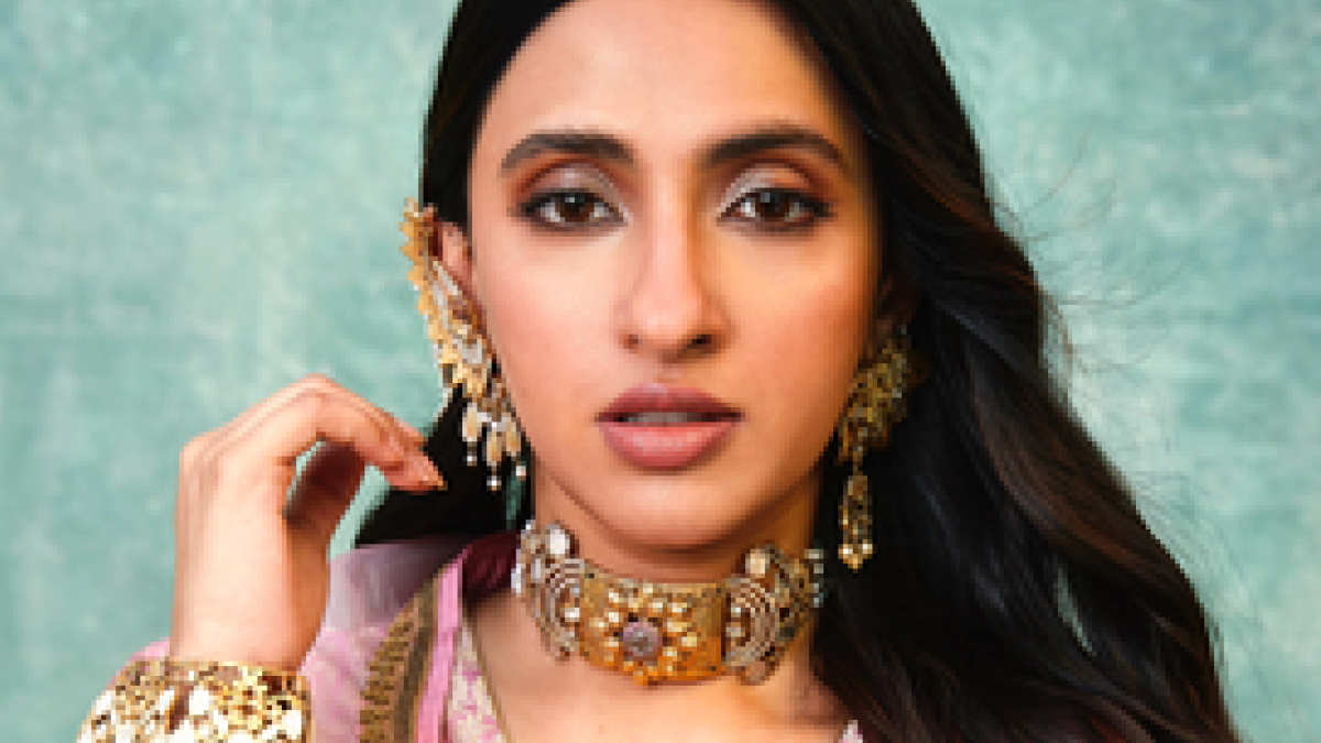 Akanksha Ranjan Kapoor Is Busy With Telugu Debut ‘MaayaOne’ Shoot | Glamsham