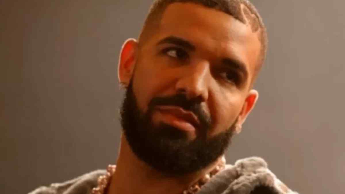 Drake Enjoys Dinner Date With Bartender | Glamsham