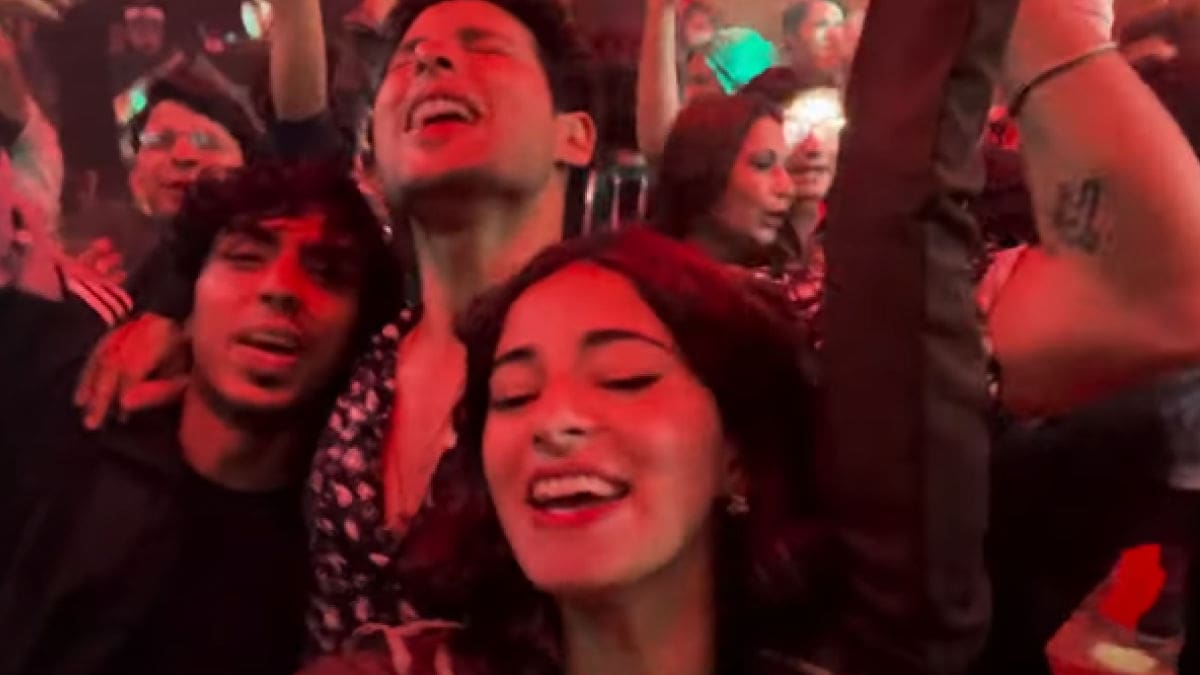 Kho Gaye Hum Kahan - Hone Do Jo Hota Hai Song Lyrics Starring Siddhant ...