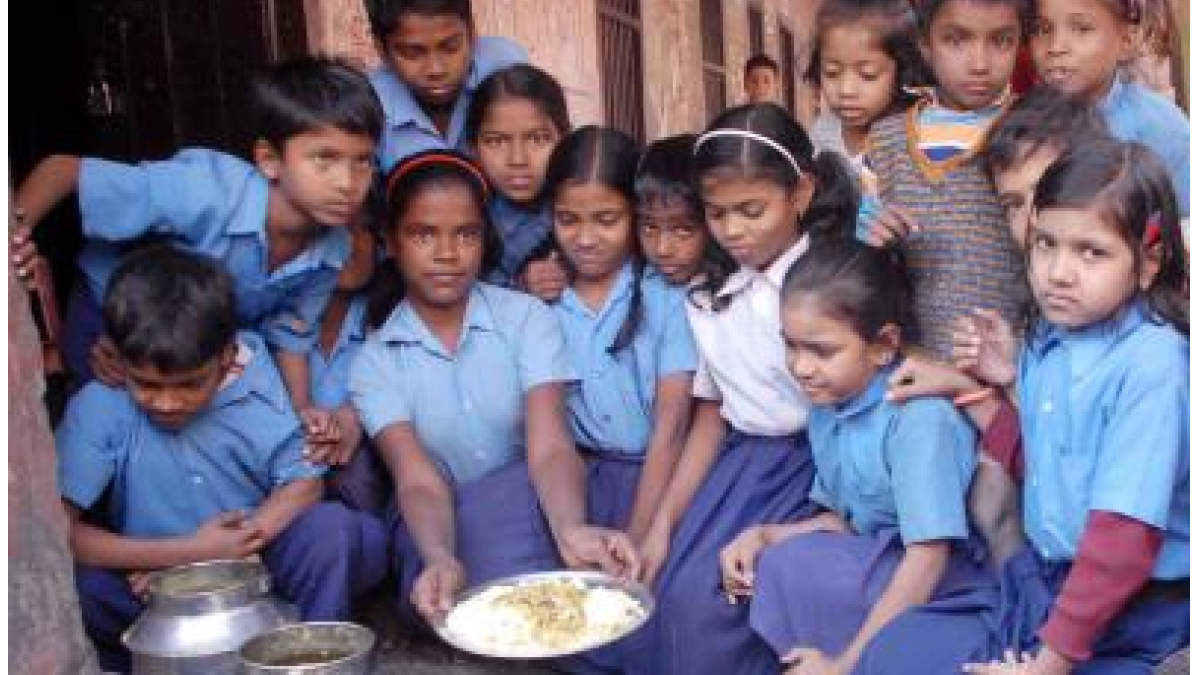 Students Of Government Girls School In Bihar's Gaya Find Insects In ...