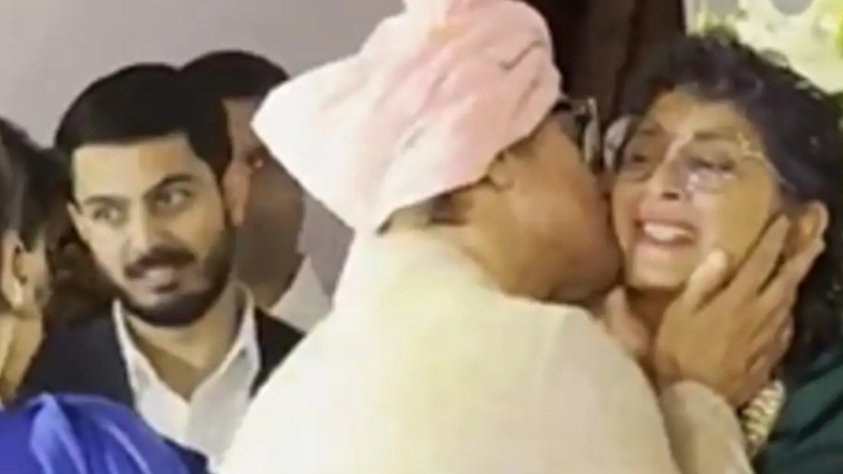 Aamir Khan Greets Ex-wife Kiran Rao With A Kiss At Daughter Ira Khan’s ...