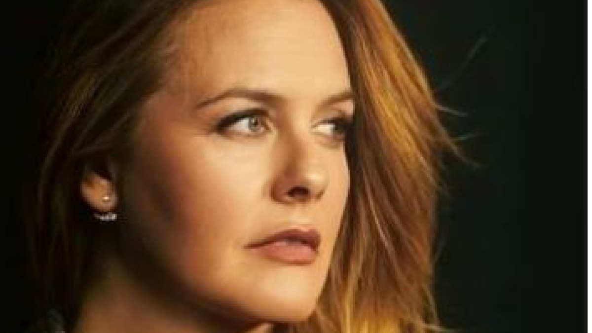 Alicia Silverstone Provides Indian School Children With Vegan Meals ...