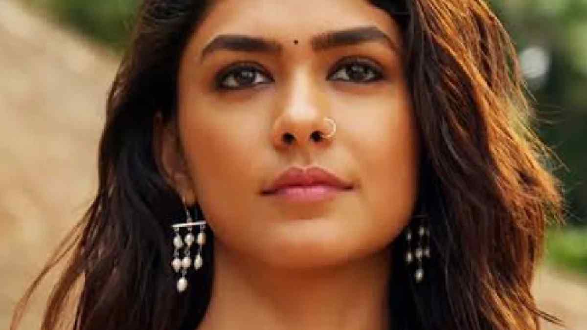 Mrunal Thakur Feels Grateful As Her Fans Recreate Her ‘Hi Nanna’ Look ...
