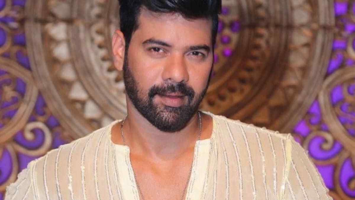 Shabir Ahluwalia Dances To The Iconic 'Mere Dholna' Song | Glamsham