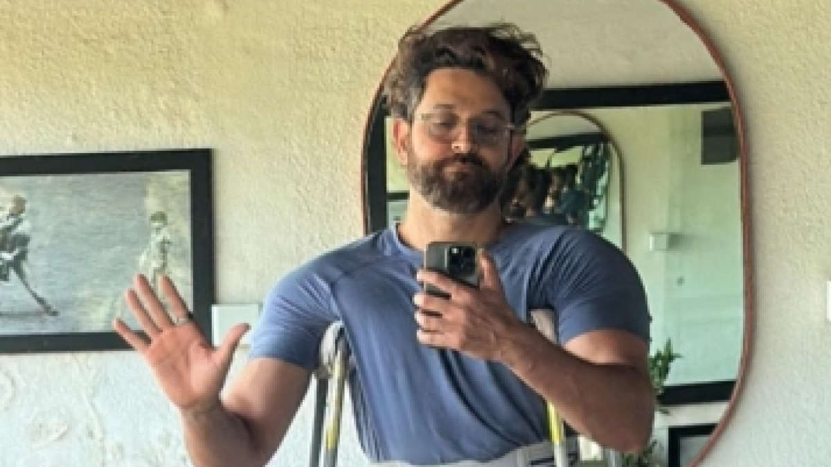 Hrithik Roshan Pulls A Muscle, Shares Picture With Crutches, Waist ...