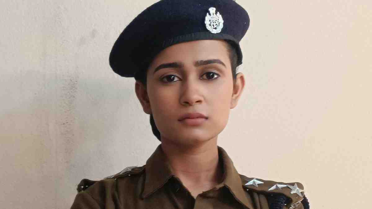 Sonal Panwar Handles Pistol For First Time For 'Happu Ki Ultan Paltan ...