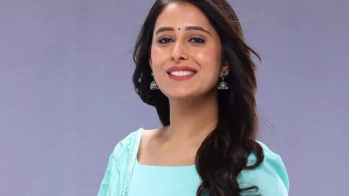 Aashi In Two Minds Over Head-shaving Ritual In 'Chaahenge Tumhe Itnaa'? | Glamsham