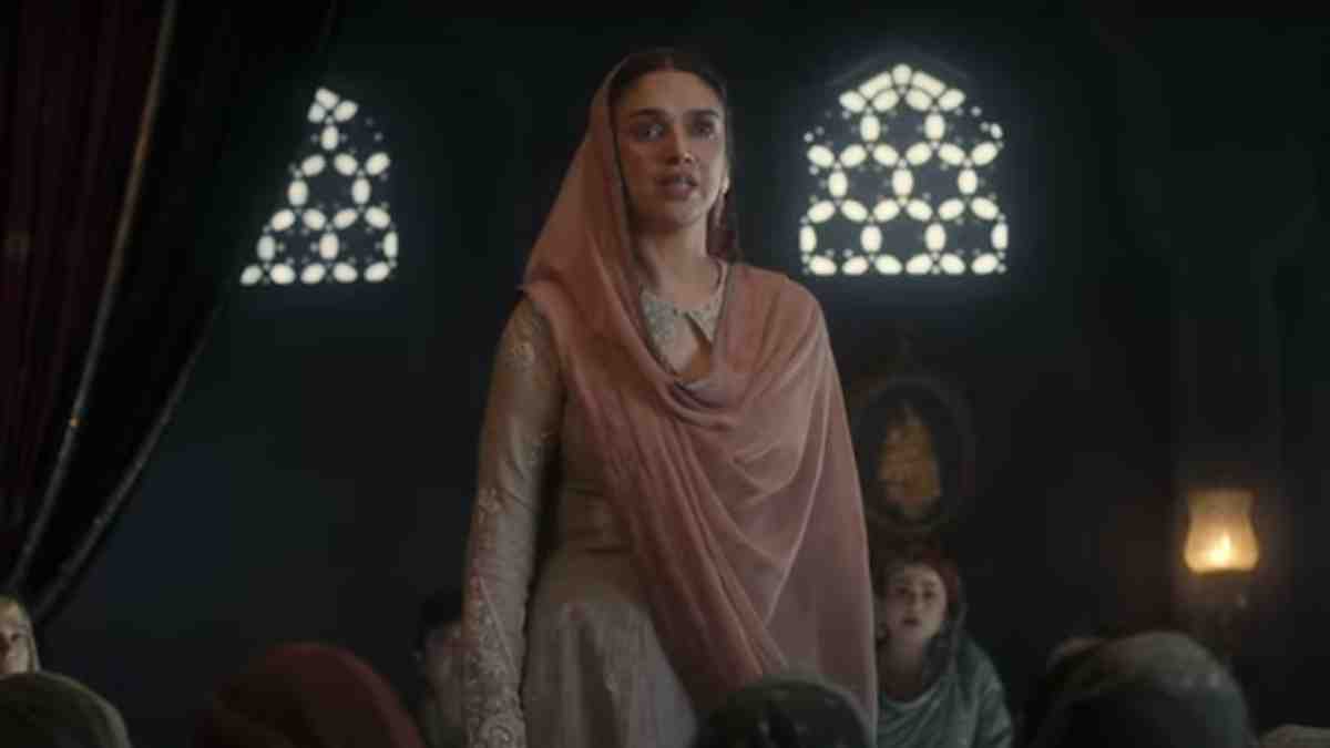 Heeramandi: The Diamond Bazaar Dialogues : Manisha Koirala, Sonakshi ...