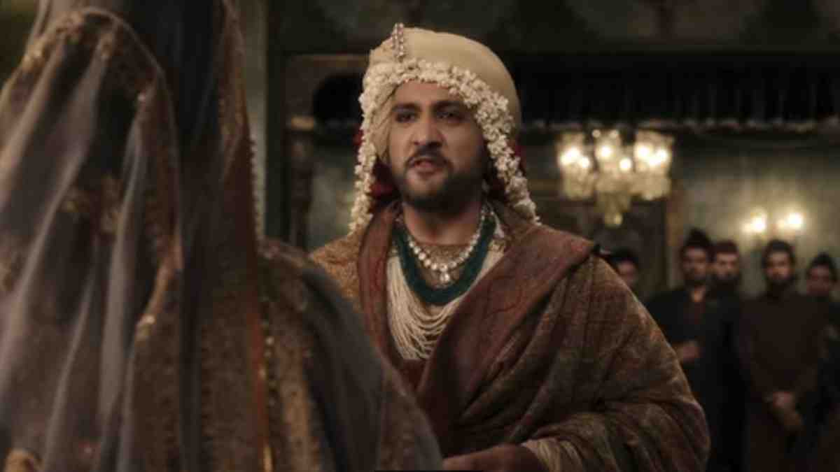 Heeramandi: The Diamond Bazaar Dialogues : Manisha Koirala, Sonakshi ...