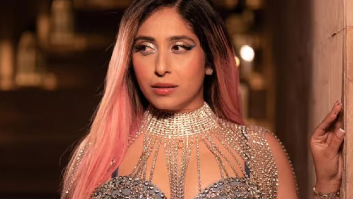 Neha Bhasin Talking About ‘Furqat’, Says Creating Poetic Music Videos ...