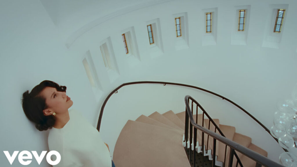 Mark Ronson, RAYE - Suzanne Song Lyrics