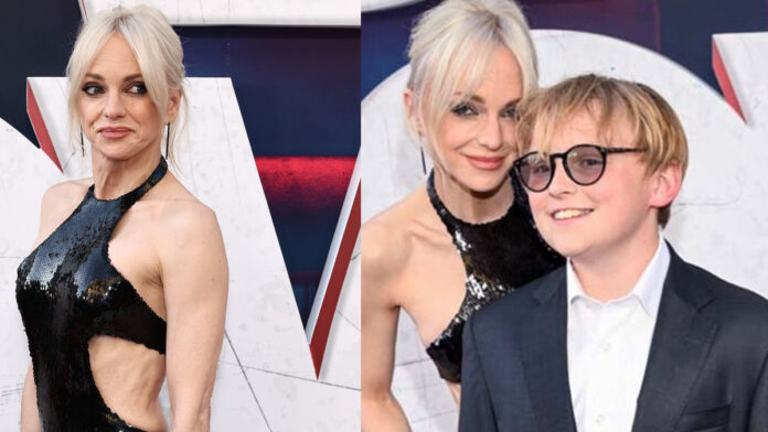 Anna Faris Brings Her Blended Family To ‘Scary Movie’ Premiere As ...